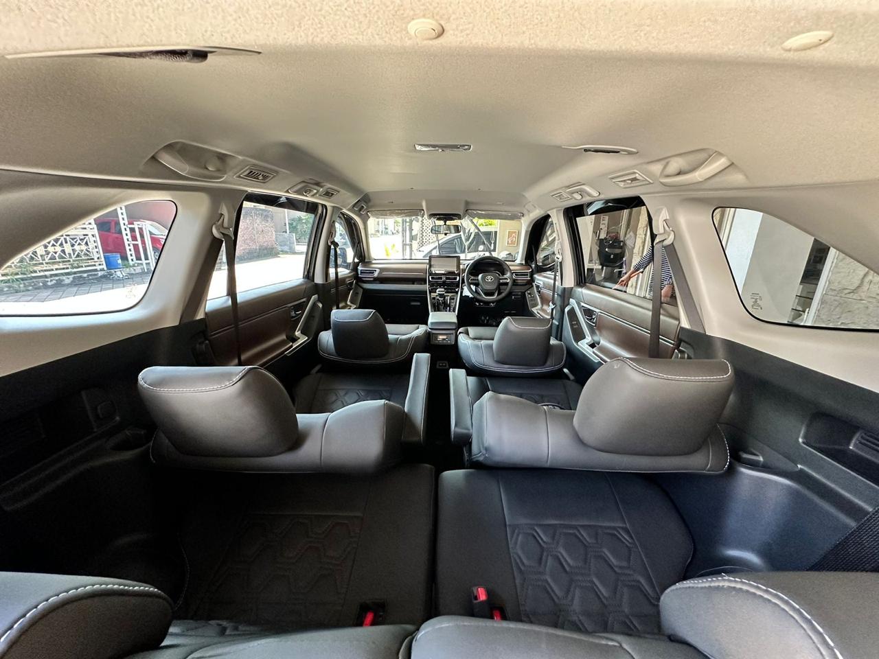 Rental Innova Bandara YIA: Liburan dan Dinas Nyaman & Praktis!